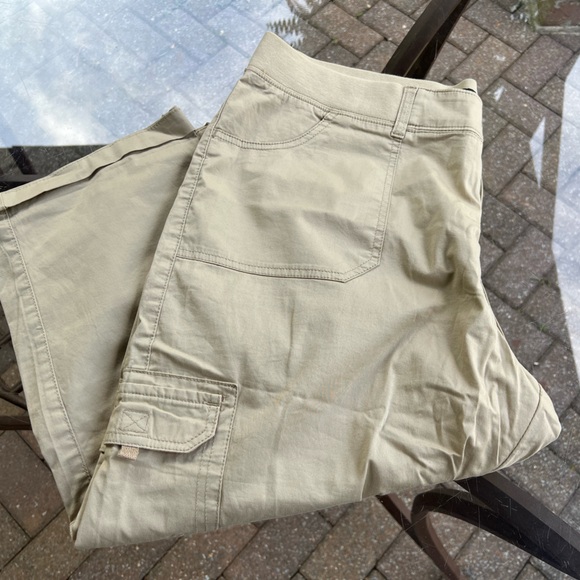 Lee | Pants & Jumpsuits | Lee Khaki Capri Chino Pants Womens | Poshmark